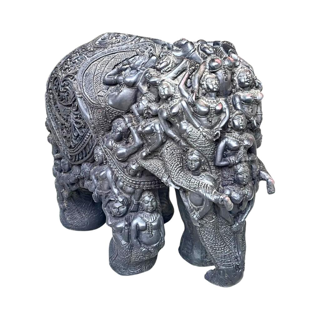 [[Large black resin elephant///Grand éléphant en résine noire ...